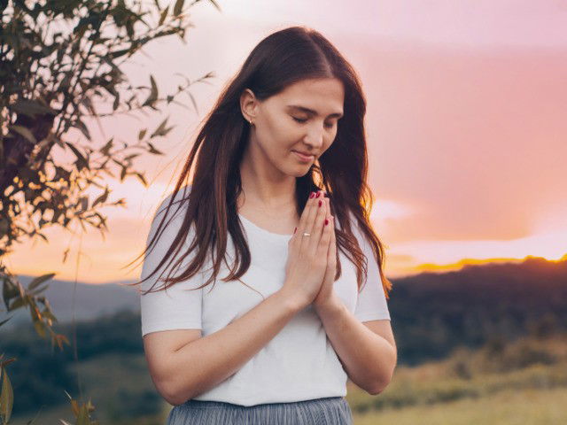 Como Orar (aprenda como pedir algo a Deus) - Bíblia